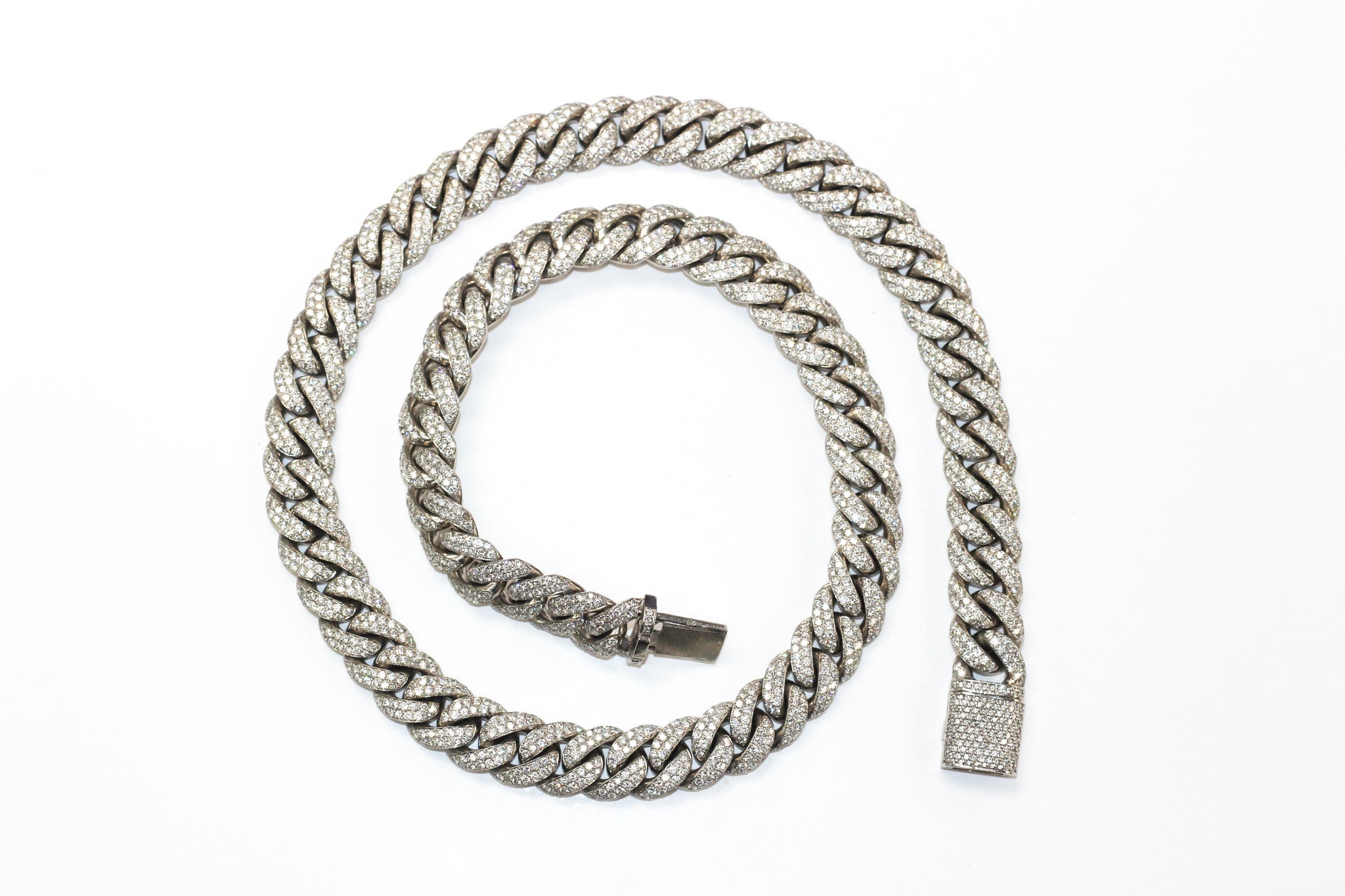 CHAINS – Nova NYC